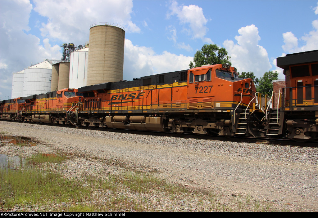 BNSF 7227